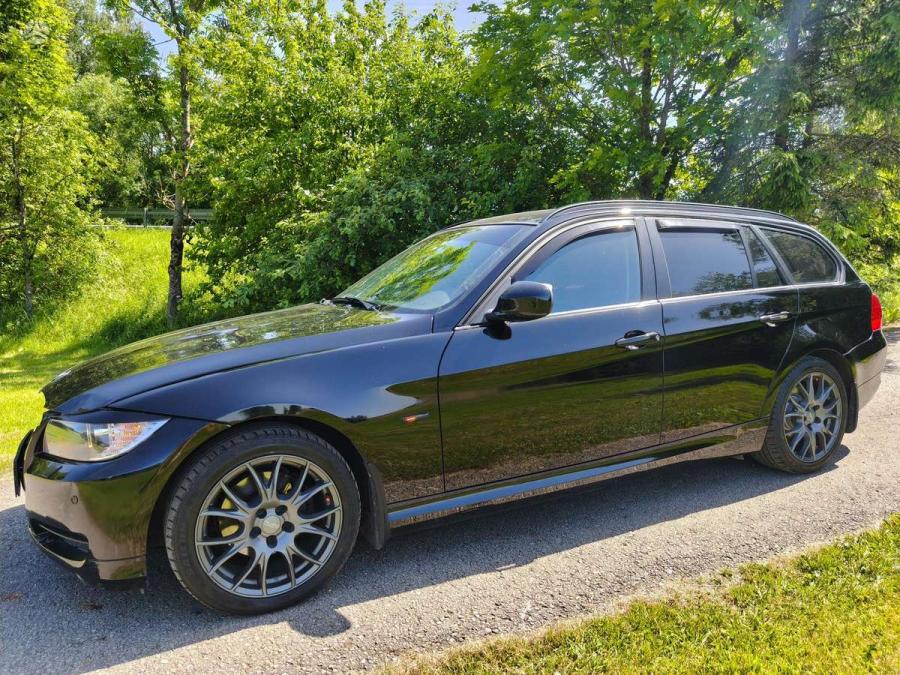 Black BMW 316 2010 in Trakai, with an engine capacity of 2.00 L and mileage of 291 thousand km for 3250 €, photo 7 on AUTOMOTO.COM.LV