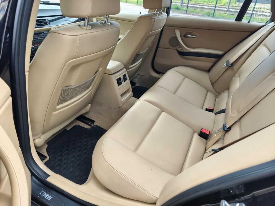 Black BMW 316 2010 in Siauliai, with an engine capacity of 2.00 L and mileage of 258 thousand km for 3950 €, photo 16 on AUTOMOTO.COM.LV