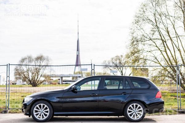 Black BMW 316 2011 in Riga, with an engine capacity of 2.00 L and mileage of 285 thousand km for 5990 €, photo 4 on AUTOMOTO.COM.LV