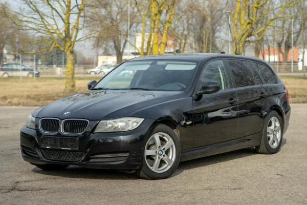 Black BMW 316 2011 in Liepaja, with an engine capacity of 2.00 L and mileage of 269 thousand km for 4900 €, photo 1 on AUTOMOTO.COM.LV
