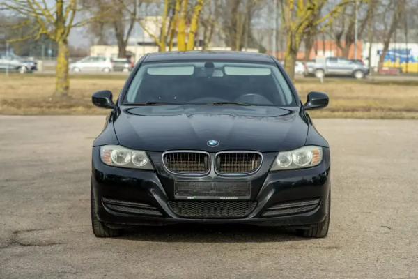 Black BMW 316 2011 in Liepaja, with an engine capacity of 2.00 L and mileage of 269 thousand km for 4900 €, photo 6 on AUTOMOTO.COM.LV