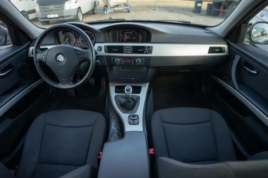 Black BMW 316 2011 in Liepaja, with an engine capacity of 2.00 L and mileage of 269 thousand km for 4900 €, photo 8 on AUTOMOTO.COM.LV
