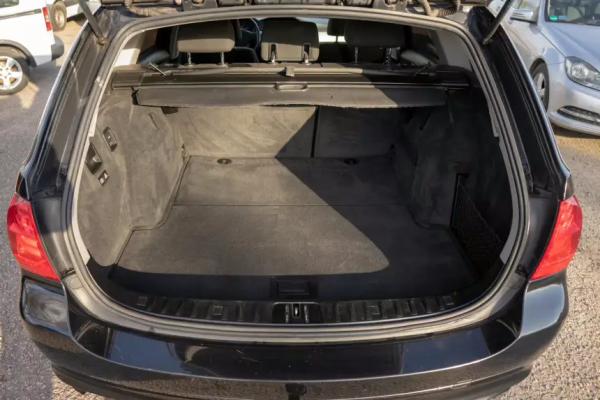 Black BMW 316 2011 in Liepaja, with an engine capacity of 2.00 L and mileage of 269 thousand km for 4900 €, photo 10 on AUTOMOTO.COM.LV