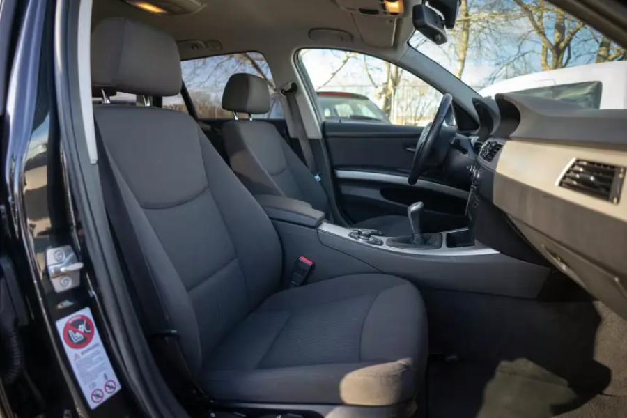 Black BMW 316 2011 in Liepaja, with an engine capacity of 2.00 L and mileage of 269 thousand km for 4900 €, photo 13 on AUTOMOTO.COM.LV