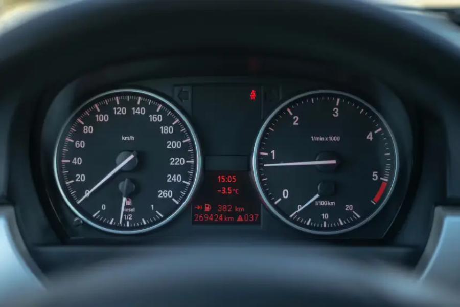 Black BMW 316 2011 in Liepaja, with an engine capacity of 2.00 L and mileage of 269 thousand km for 4900 €, photo 15 on AUTOMOTO.COM.LV
