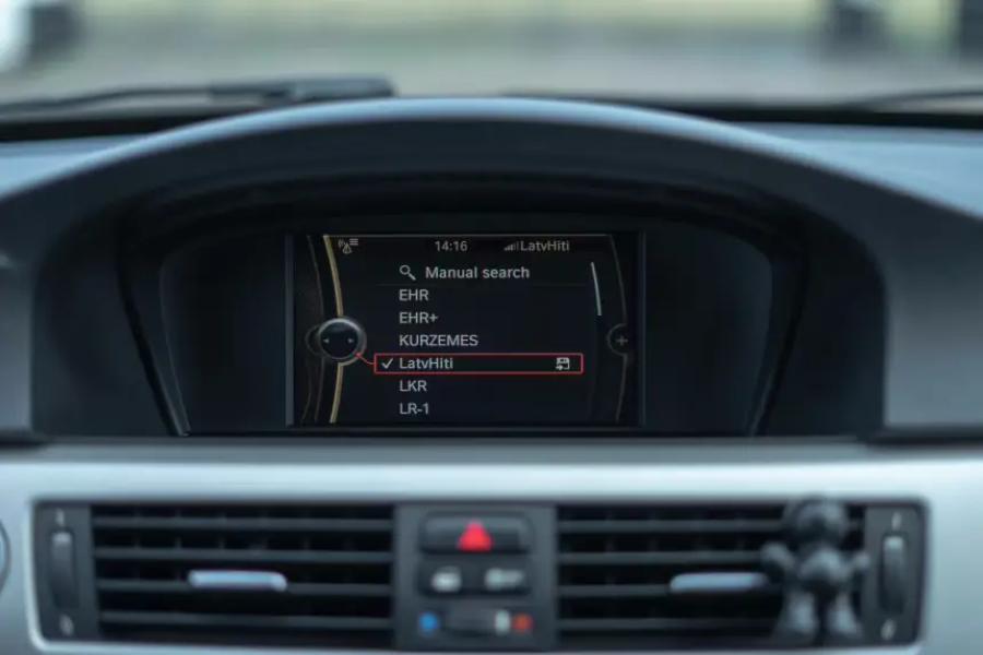 Black BMW 316 2011 in Liepaja, with an engine capacity of 2.00 L and mileage of 269 thousand km for 4900 €, photo 18 on AUTOMOTO.COM.LV