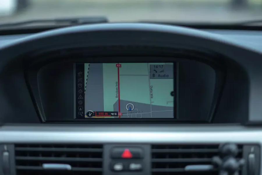 Black BMW 316 2011 in Liepaja, with an engine capacity of 2.00 L and mileage of 269 thousand km for 4900 €, photo 20 on AUTOMOTO.COM.LV