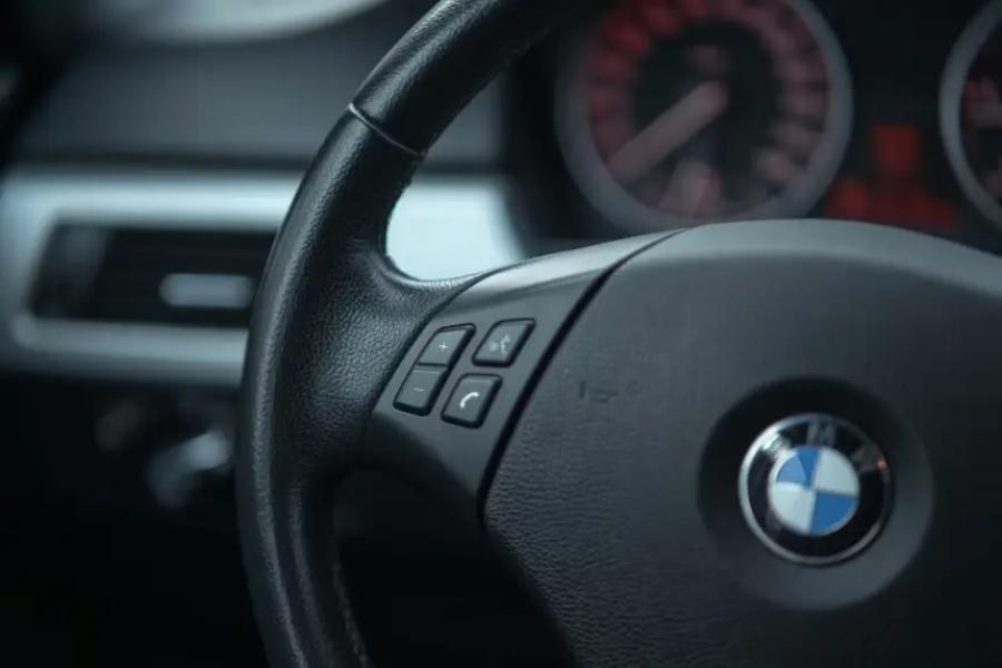 Black BMW 316 2011 in Liepaja, with an engine capacity of 2.00 L and mileage of 269 thousand km for 4900 €, photo 25 on AUTOMOTO.COM.LV