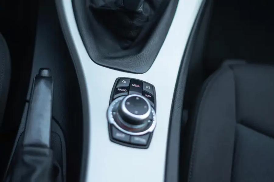 Black BMW 316 2011 in Liepaja, with an engine capacity of 2.00 L and mileage of 269 thousand km for 4900 €, photo 31 on AUTOMOTO.COM.LV