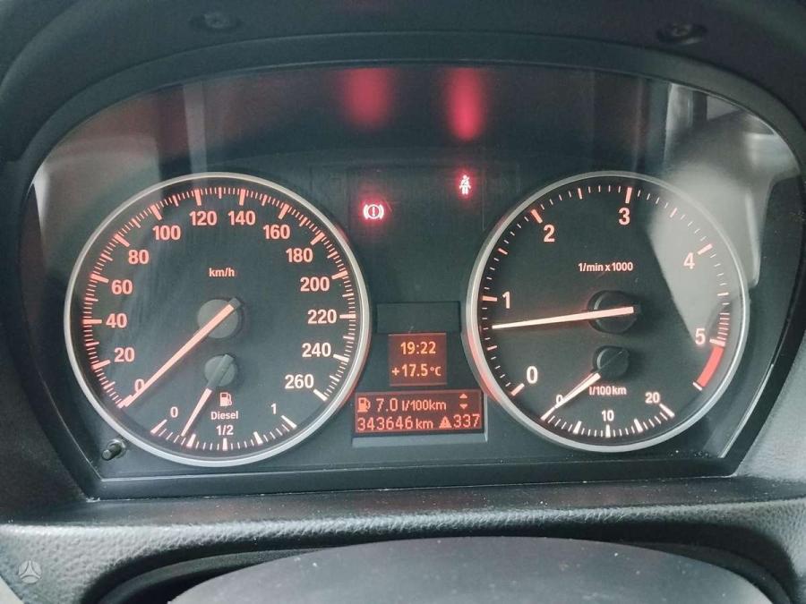 Black BMW 316 2011 in Druskininkai, with an engine capacity of 0.00 L and mileage of 340 thousand km for 2999 €, photo 11 on AUTOMOTO.COM.LV