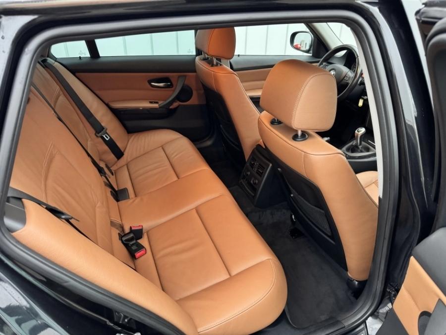 Black BMW 316 2012 in Riga, with an engine capacity of 2.00 L and mileage of 253 thousand km for 5795 €, photo 11 on AUTOMOTO.COM.LV