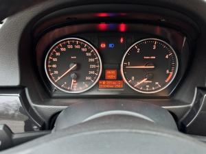 Black BMW 316 2012 in Riga, with an engine capacity of 2.00 L and mileage of 253 thousand km for 5795 €, photo 21 on AUTOMOTO.COM.LV
