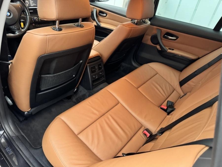 Black BMW 316 2012 in Riga, with an engine capacity of 2.00 L and mileage of 253 thousand km for 5795 €, photo 29 on AUTOMOTO.COM.LV