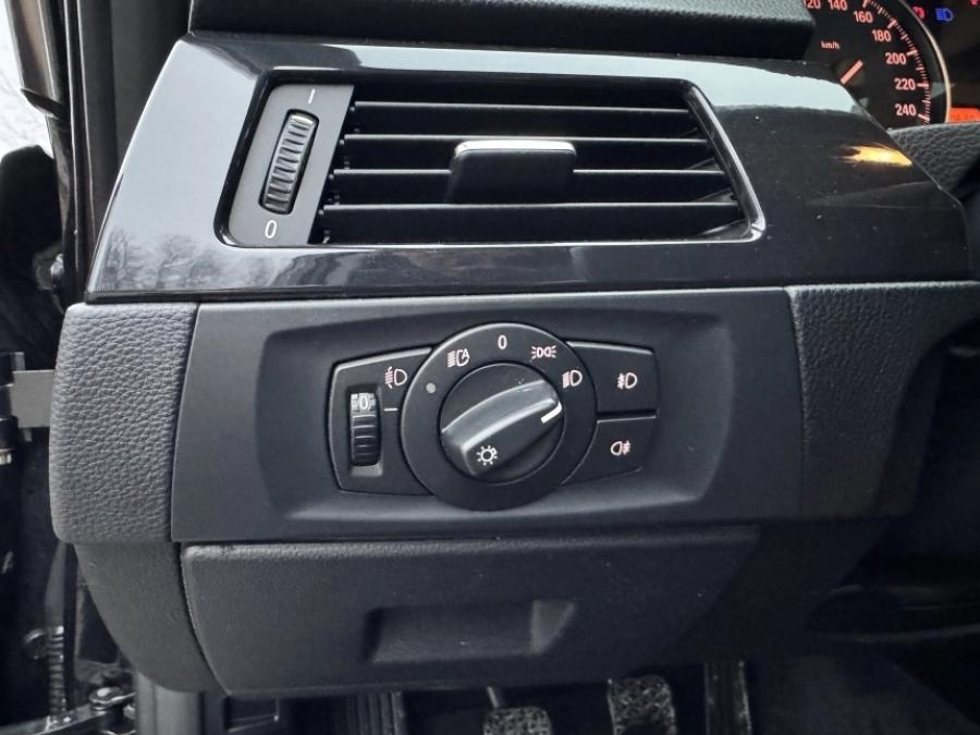 Black BMW 316 2012 in Riga, with an engine capacity of 2.00 L and mileage of 253 thousand km for 5795 €, photo 34 on AUTOMOTO.COM.LV