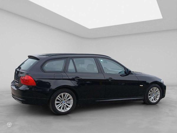 BMW 316 2012 in Vilnius on AUTOMOTO.COM.LV Black BMW 316 2012 in Vilnius, with an engine capacity of 1.60 L and mileage of 218 thousand km for 3600 €, photo 6 on AUTOMOTO.COM.LV