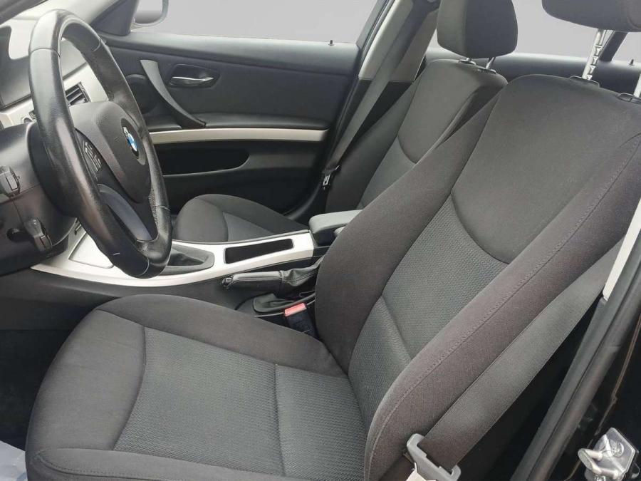 Melns BMW 316 2012 Viļņa, ar dzinēja tilpumu 1.60 L un nobraukumu 218 tūkst. km par 3600 €, foto 11 vietnē AUTOMOTO.COM.LV