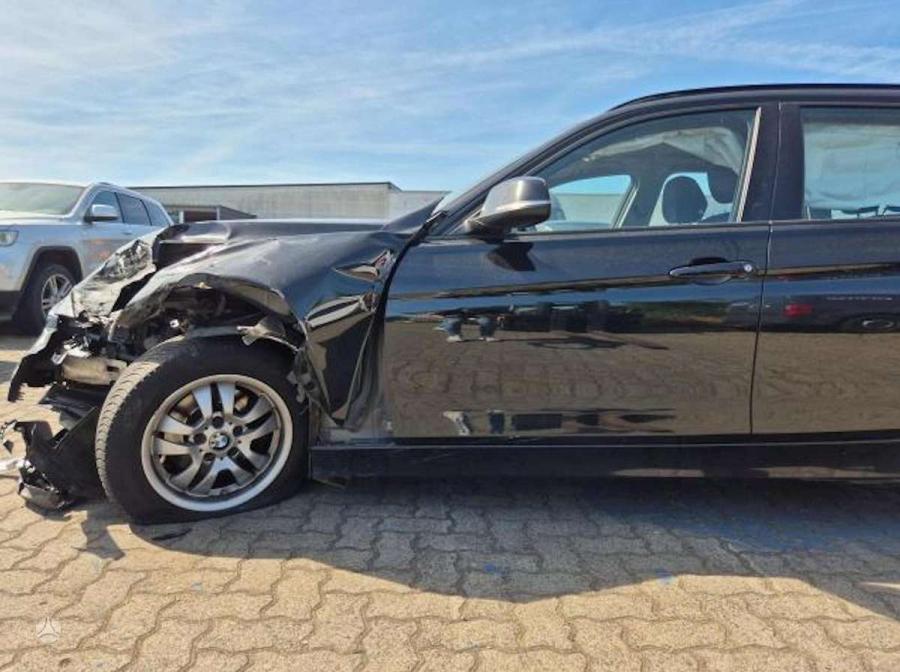 Melns BMW 316 2016 Viļņa, ar dzinēja tilpumu 2.00 L un nobraukumu 357 tūkst. km par 3500 €, foto 12 vietnē AUTOMOTO.COM.LV