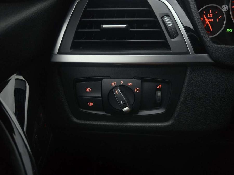 Melns BMW 316 2017 Panevēža, ar dzinēja tilpumu 2.00 L un nobraukumu 216 tūkst. km par 8999 €, foto 26 vietnē AUTOMOTO.COM.LV
