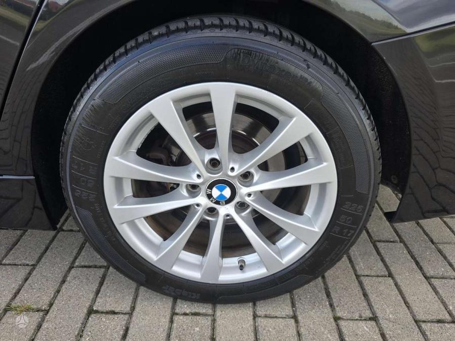 Black BMW 316 2017 in Panevezys, with an engine capacity of 2.00 L and mileage of 216 thousand km for 8499 €, photo 29 on AUTOMOTO.COM.LV