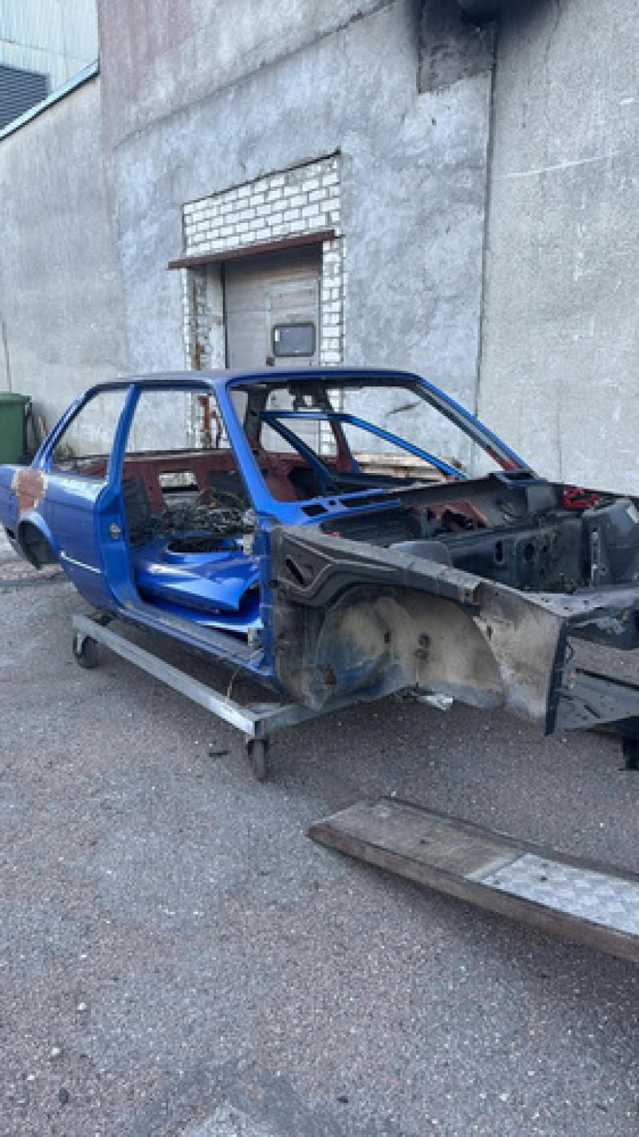 Zils BMW 316 1990 Rapla, ar dzinēja tilpumu 0.00 L un nobraukumu 0 tūkst. km par 1000 €, foto 1 vietnē AUTOMOTO.COM.LV