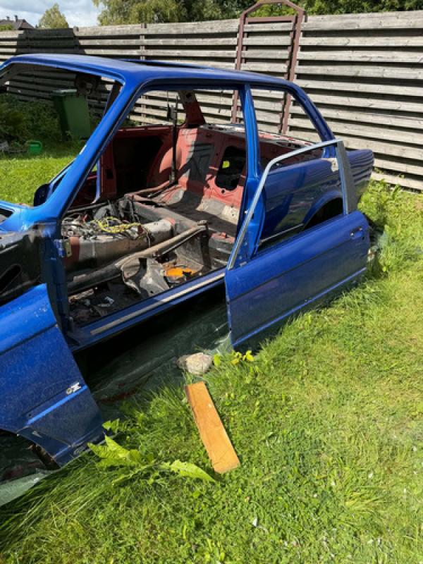 Zils BMW 316 1990 Rapla, ar dzinēja tilpumu 0.00 L un nobraukumu 0 tūkst. km par 1000 €, foto 10 vietnē AUTOMOTO.COM.LV