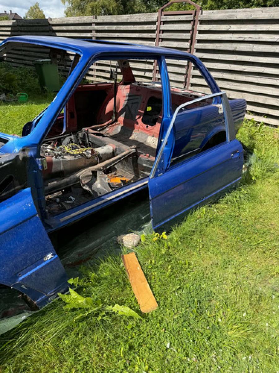 Zils BMW 316 1990 Rapla, ar dzinēja tilpumu 0.00 L un nobraukumu 0 tūkst. km par 1000 €, foto 10 vietnē AUTOMOTO.COM.LV