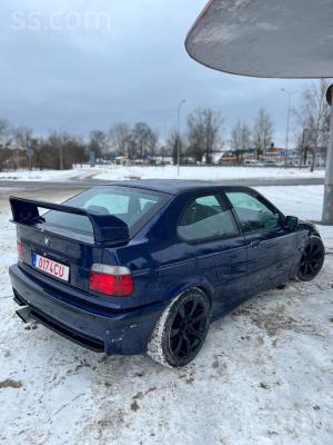Zils BMW 316 1995 Ogre, ar dzinēja tilpumu 2.80 L un nobraukumu 163 tūkst. km par 2500 €, foto  vietnē AUTOMOTO.COM.LV