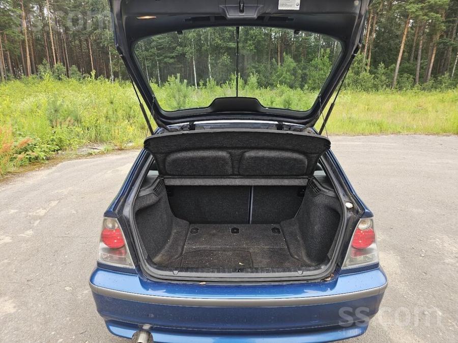 Zils BMW 316 2001 Rīga, ar dzinēja tilpumu 1.80 L un nobraukumu 318 tūkst. km par 2200 €, foto 9 vietnē AUTOMOTO.COM.LV