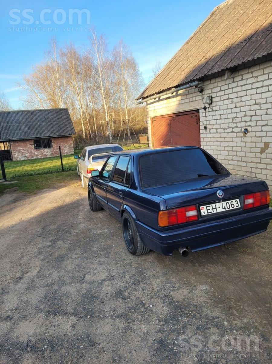 Zils BMW 316 1989 Kuldīga, ar dzinēja tilpumu 1.60 L un nobraukumu 250 tūkst. km par 6500 €, foto 3 vietnē AUTOMOTO.COM.LV