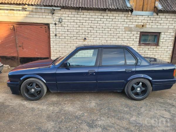 Zils BMW 316 1989 Kuldīga, ar dzinēja tilpumu 1.60 L un nobraukumu 250 tūkst. km par 6500 €, foto 3 vietnē AUTOMOTO.COM.LV