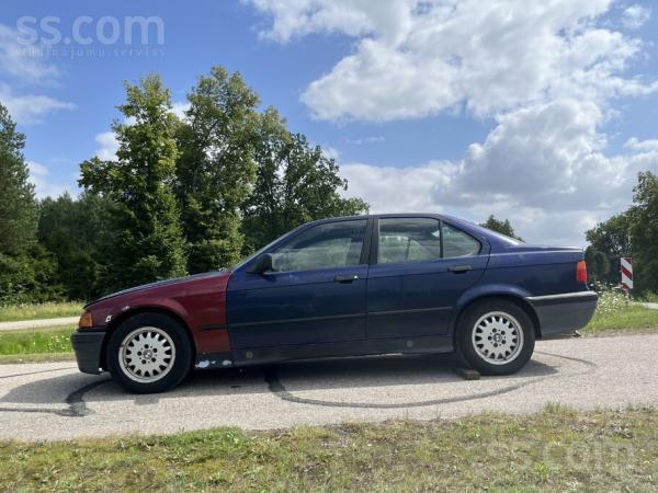 Blue BMW 316 1993 in Jelgava, with an engine capacity of 1.60 L and mileage of 300 thousand km for 1350 €, photo 3 on AUTOMOTO.COM.LV