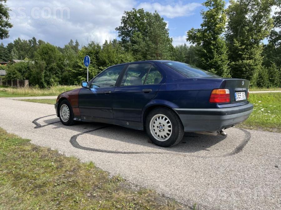 Blue BMW 316 1993 in Jelgava, with an engine capacity of 1.60 L and mileage of 300 thousand km for 1350 €, photo 5 on AUTOMOTO.COM.LV