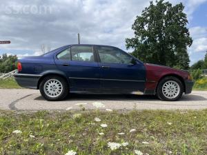 Blue BMW 316 1993 in Jelgava, with an engine capacity of 1.60 L and mileage of 300 thousand km for 1350 €, photo 9 on AUTOMOTO.COM.LV