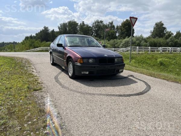 Blue BMW 316 1993 in Jelgava, with an engine capacity of 1.60 L and mileage of 300 thousand km for 1350 €, photo 9 on AUTOMOTO.COM.LV