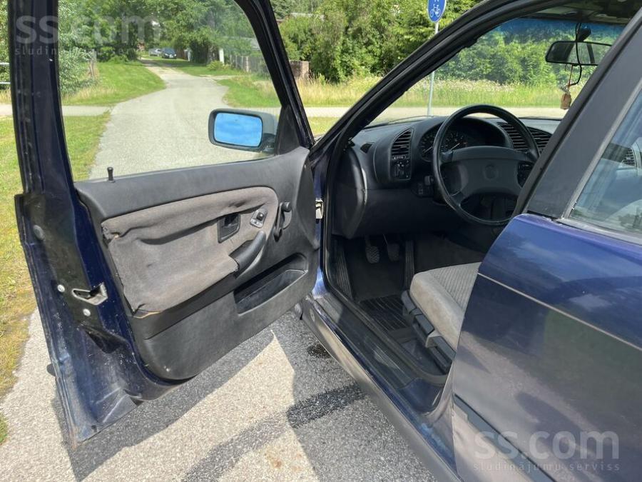 Blue BMW 316 1993 in Jelgava, with an engine capacity of 1.60 L and mileage of 300 thousand km for 1350 €, photo 16 on AUTOMOTO.COM.LV