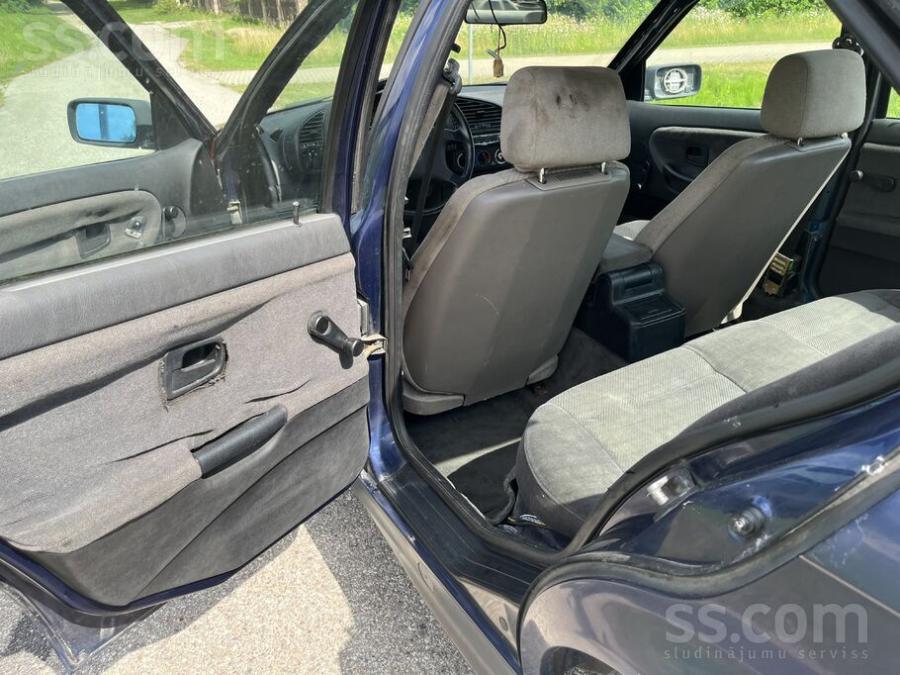 Blue BMW 316 1993 in Jelgava, with an engine capacity of 1.60 L and mileage of 300 thousand km for 1350 €, photo 18 on AUTOMOTO.COM.LV