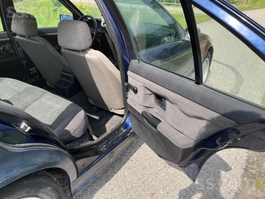 Blue BMW 316 1993 in Jelgava, with an engine capacity of 1.60 L and mileage of 300 thousand km for 1350 €, photo 21 on AUTOMOTO.COM.LV
