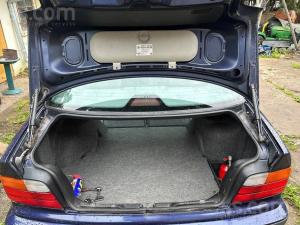 Blue BMW 316 1996 in Jelgava, with an engine capacity of 1.60 L and mileage of 274 thousand km for 3200 €, photo 8 on AUTOMOTO.COM.LV