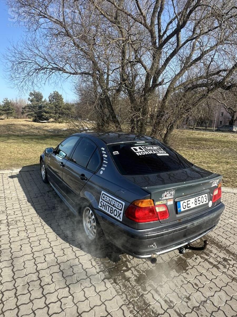 Zils BMW 316 1999 Liepāja, ar dzinēja tilpumu 2.50 L un nobraukumu 340 tūkst. km par 2700 €, foto 1 vietnē AUTOMOTO.COM.LV