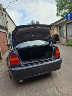 Blue BMW 316 2002 in Riga, with an engine capacity of 1.80 L and mileage of 338 thousand km for 1799 €, photo 8 on AUTOMOTO.COM.LV