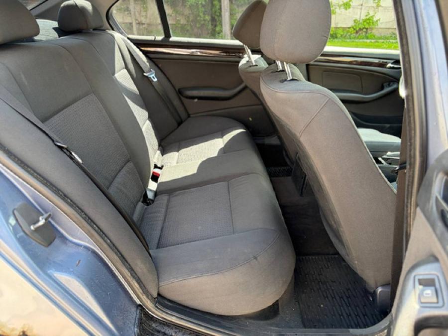 Zils BMW 316 2004 Narva, ar dzinēja tilpumu 1.80 L un nobraukumu 317 tūkst. km par 1099 €, foto 9 vietnē AUTOMOTO.COM.LV