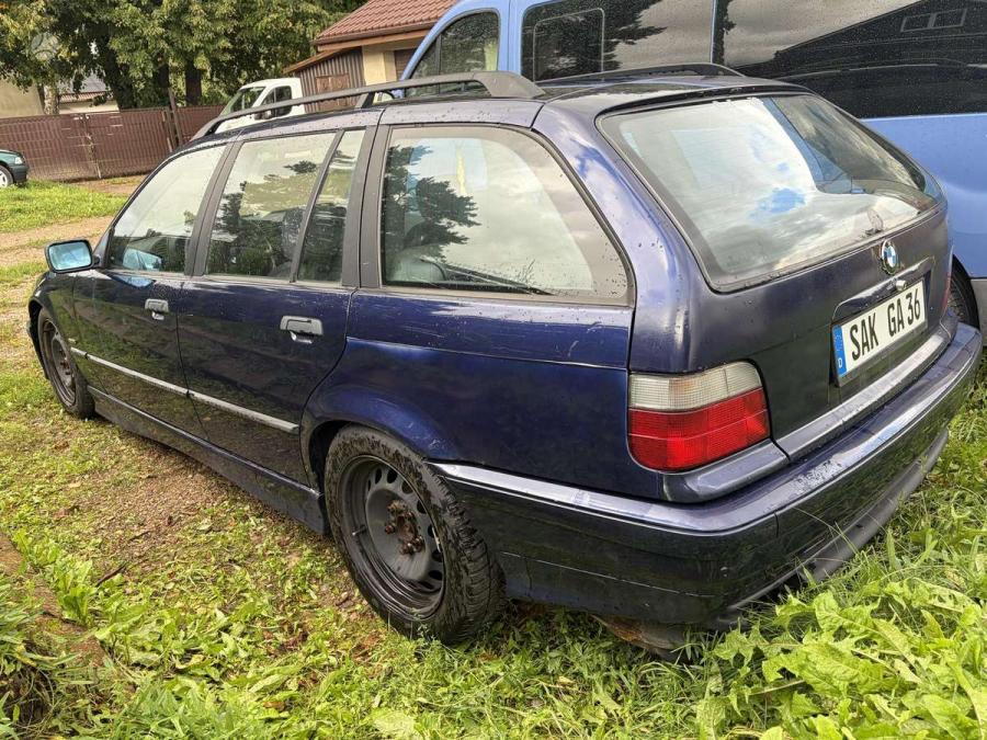 Blue BMW 316 1997 in Kretinga, with an engine capacity of 1.60 L and mileage of 300 thousand km for 1499 €, photo 7 on AUTOMOTO.COM.LV