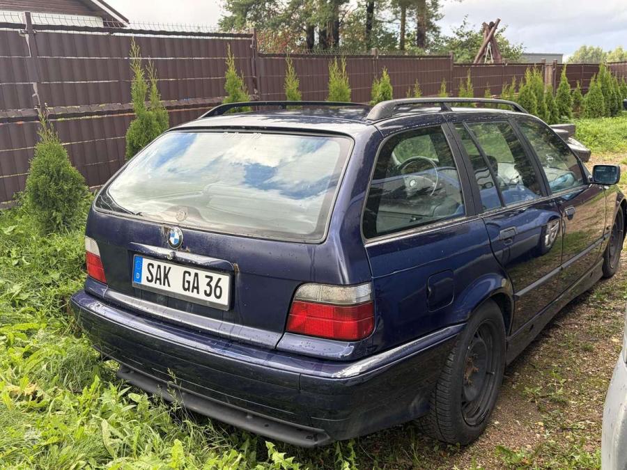 Blue BMW 316 1997 in Kretinga, with an engine capacity of 1.60 L and mileage of 300 thousand km for 1499 €, photo 9 on AUTOMOTO.COM.LV