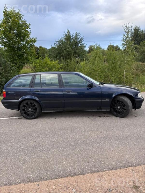 Zils BMW 316 1999 Tukums, ar dzinēja tilpumu 1.60 L un nobraukumu 250 tūkst. km par 4000 €, foto 2 vietnē AUTOMOTO.COM.LV