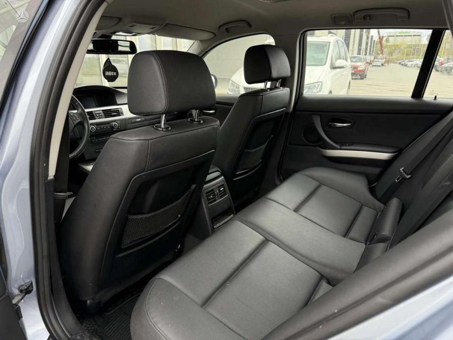 Blue BMW 316 2012 in Vilnius, with an engine capacity of 2.00 L and mileage of 349 thousand km for 2800 €, photo 9 on AUTOMOTO.COM.LV