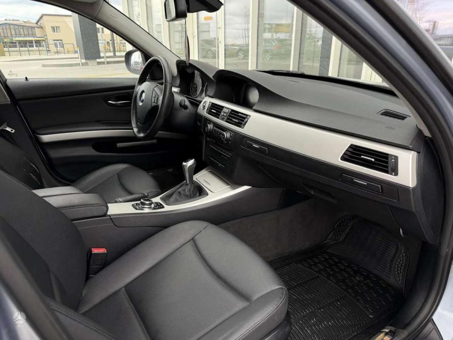 Blue BMW 316 2012 in Vilnius, with an engine capacity of 2.00 L and mileage of 349 thousand km for 2800 €, photo 12 on AUTOMOTO.COM.LV