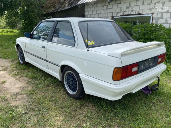 BMW 316 1988 in Prienai, with an engine capacity of 1.80 L and mileage of 230 thousand km for 4299 €, photo 6 on AUTOMOTO.COM.LV