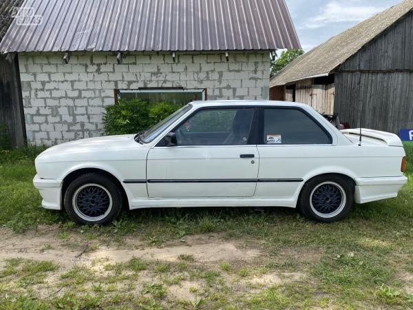 BMW 316 1988 in Prienai, with an engine capacity of 1.80 L and mileage of 230 thousand km for 4299 €, photo 7 on AUTOMOTO.COM.LV