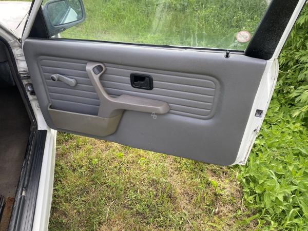 BMW 316 1988 in Prienai, with an engine capacity of 1.80 L and mileage of 230 thousand km for 4299 €, photo 9 on AUTOMOTO.COM.LV