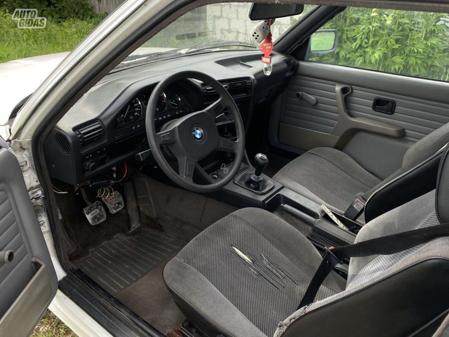 BMW 316 1988 Prienai, ar dzinēja tilpumu 1.80 L un nobraukumu 230 tūkst. km par 4299 €, foto 13 vietnē AUTOMOTO.COM.LV